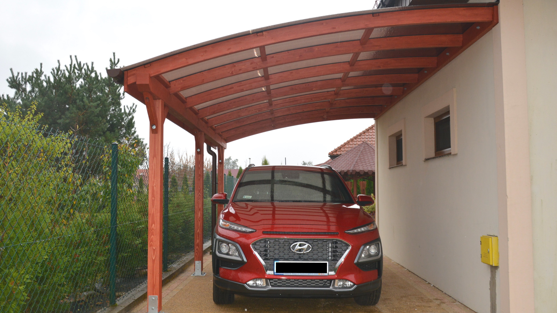 Wiata garażowa przy domu - carportplanet.pl
